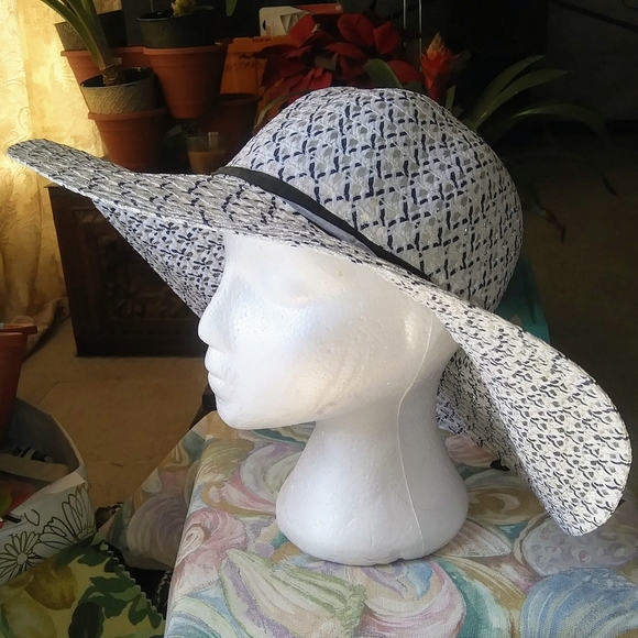 Groovy Glam | Accessories | Groovy Glam Black White Wide Brim Floppy ...